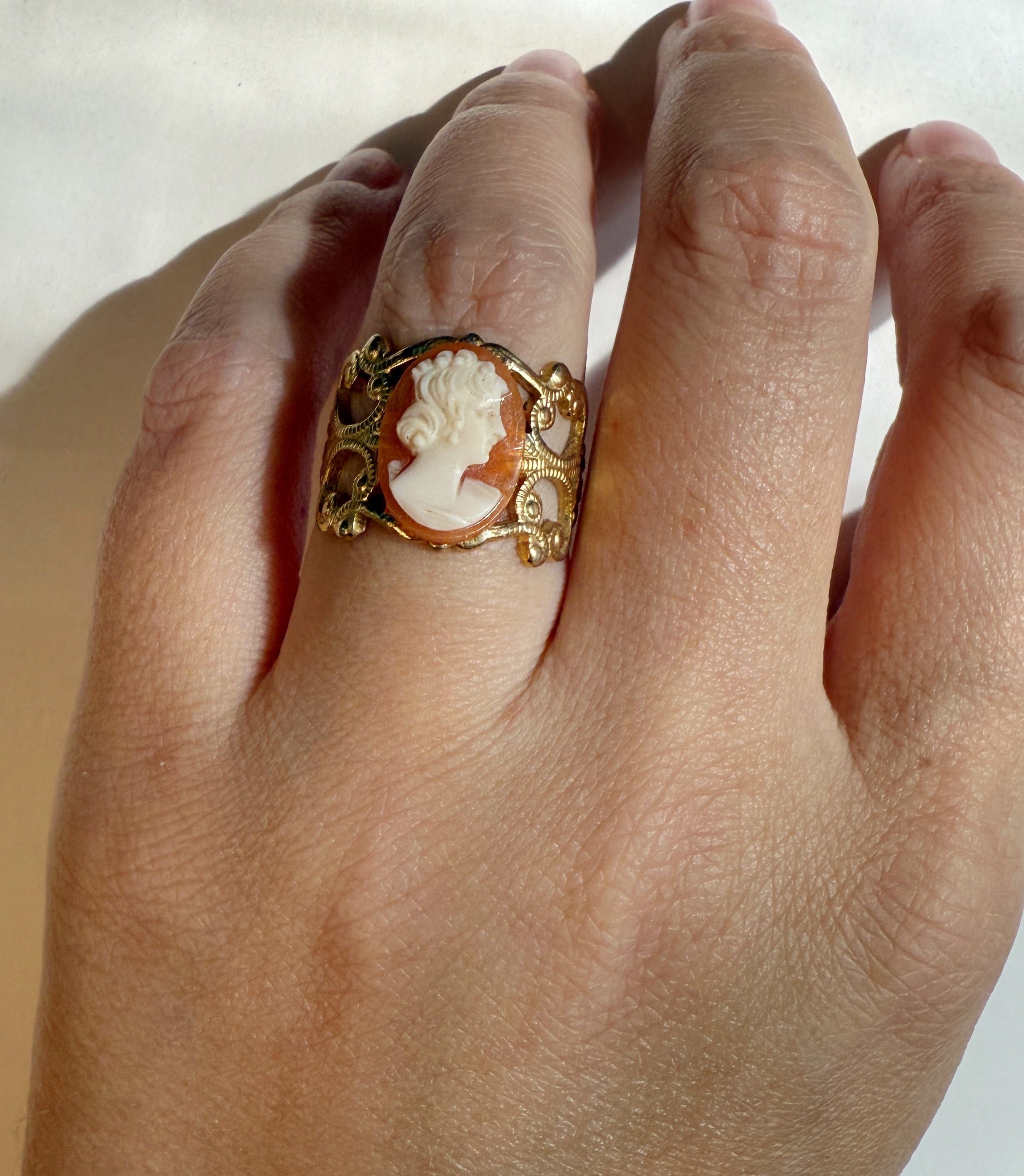 Cameo ring – History Time Travel