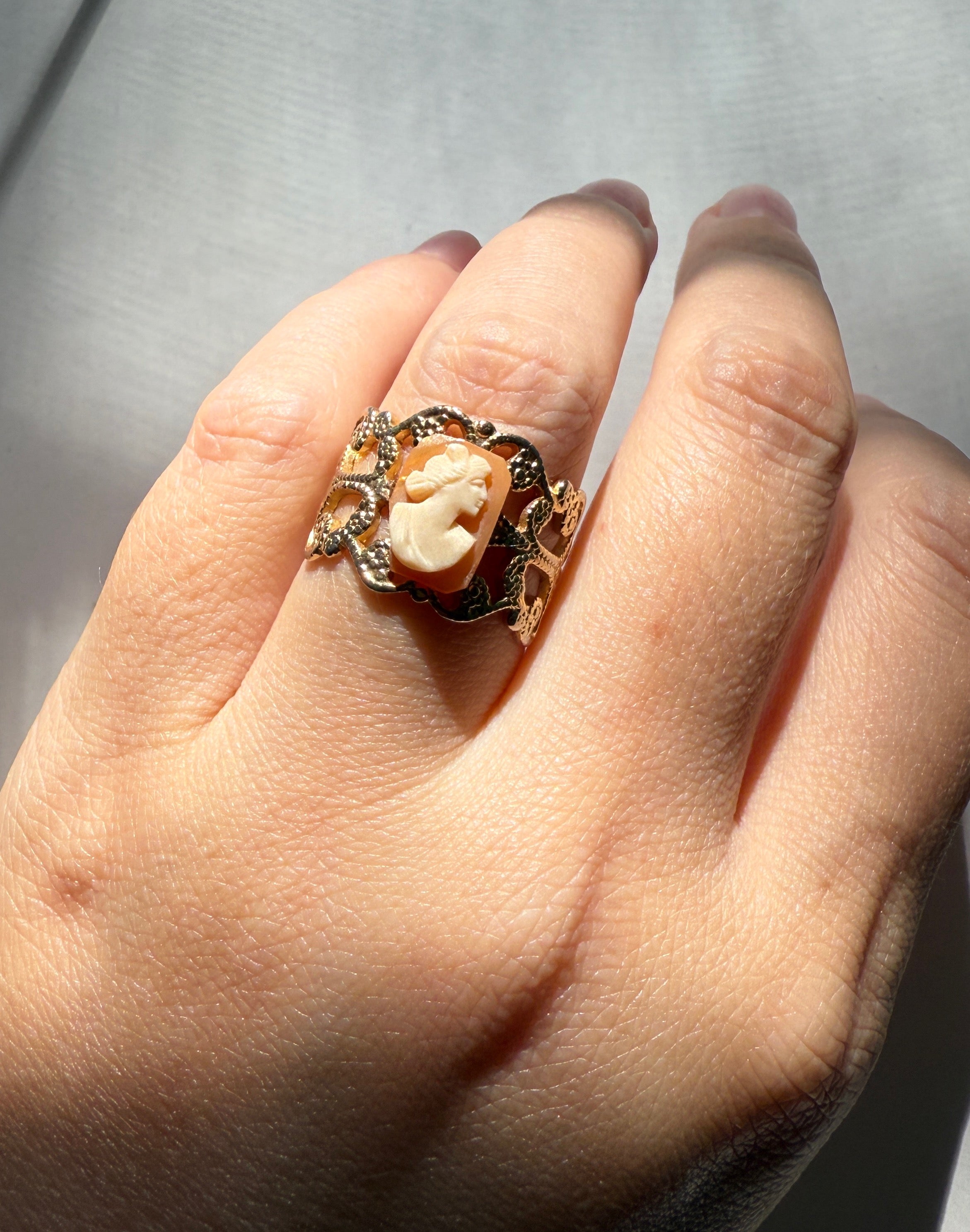 Cameo ring – History Time Travel